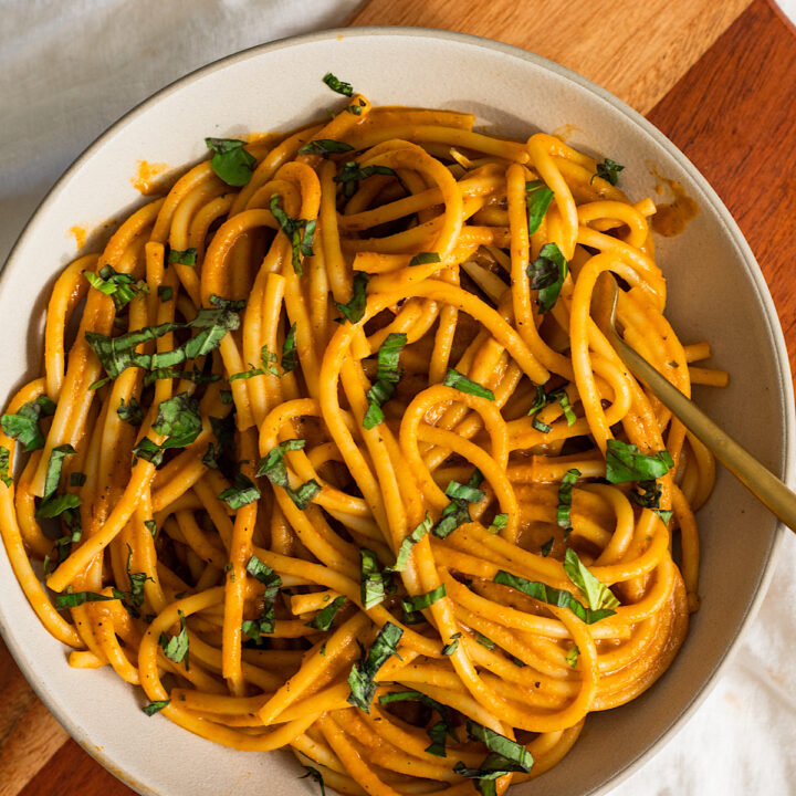 Creamy Red Pepper Gochujang Spaghetti (vegan) - Avocado Skillet