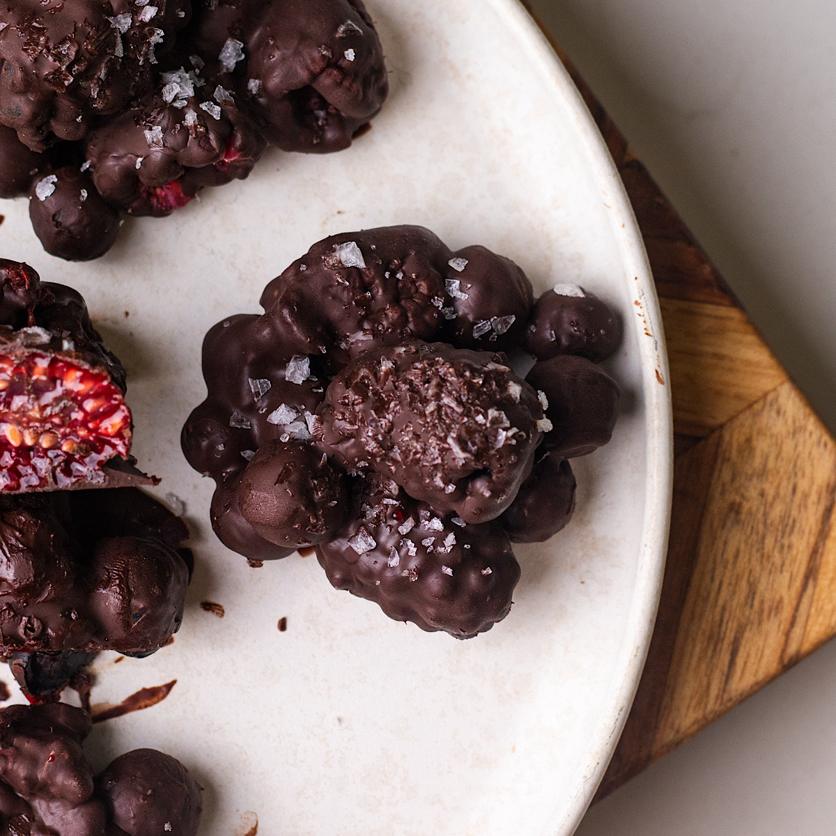 Dark Chocolate Berry Clusters - Avocado Skillet